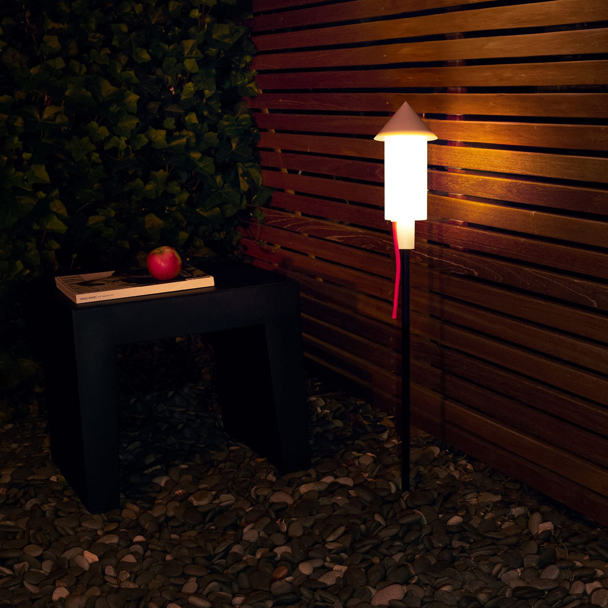 Racket la Surprise: Solar Lamp for Outdoors – Nüline Distribution